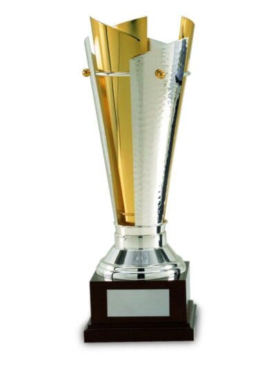 Pokaalit kaiverrettuina verkkokaupastamme | Palkintokeskus